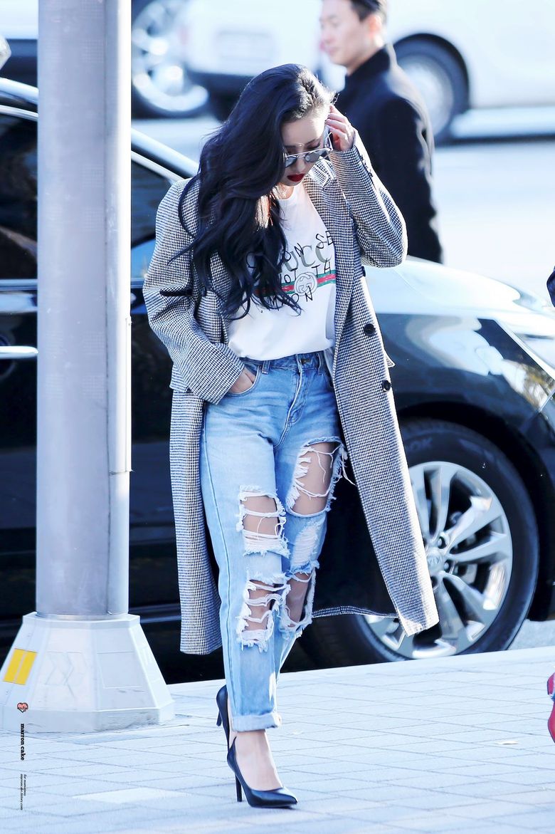 10+ Times MAMAMOO's Hwasa Was A Stunner In Her Comfy, Casual Fashion ...