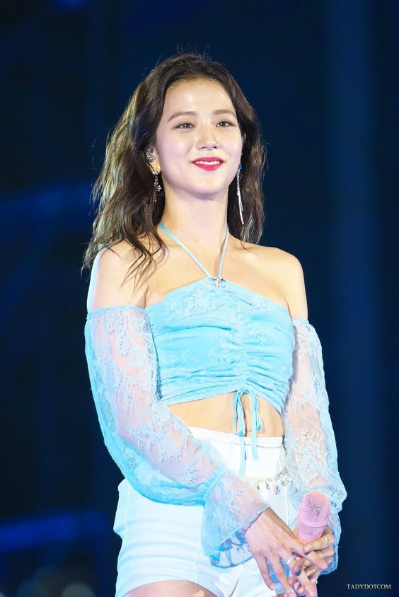 10+ Times BLACKPINK's Jisoo Was An Ethereal Shoulder-Line Queen In Off ...