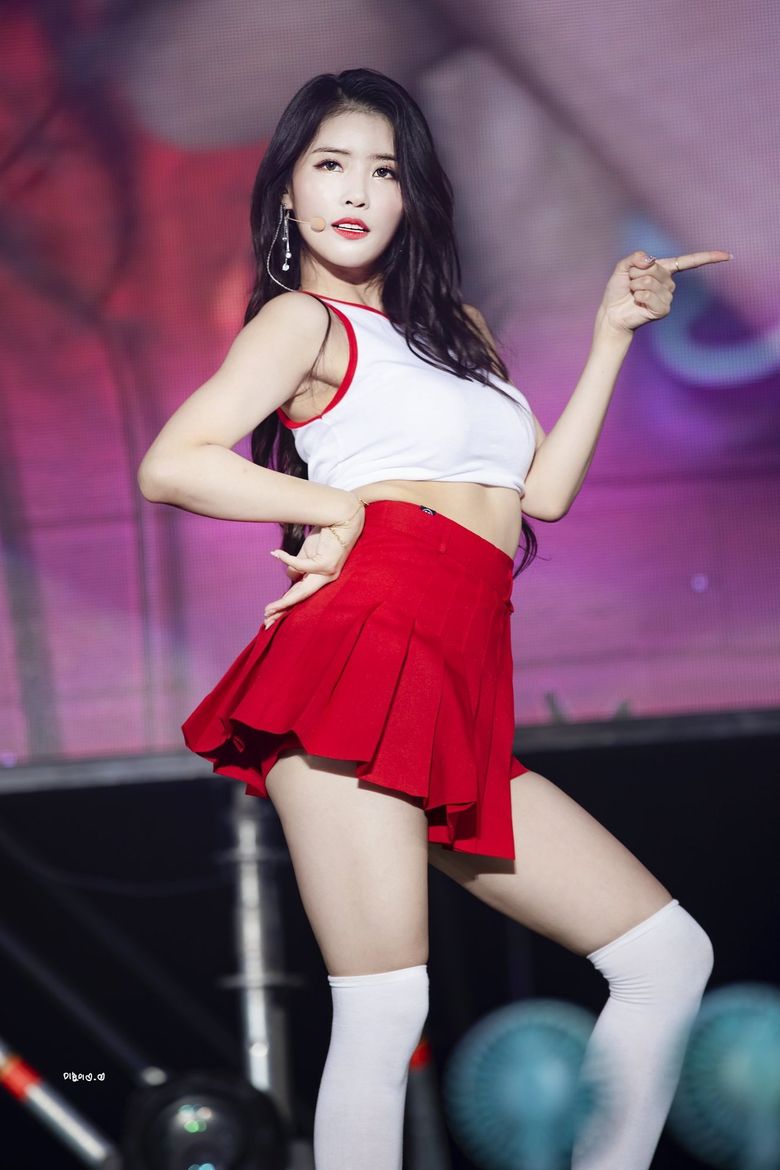 20+ Female Idols Who Showed Off Their Perfect Midriffs In Crop Tops ...