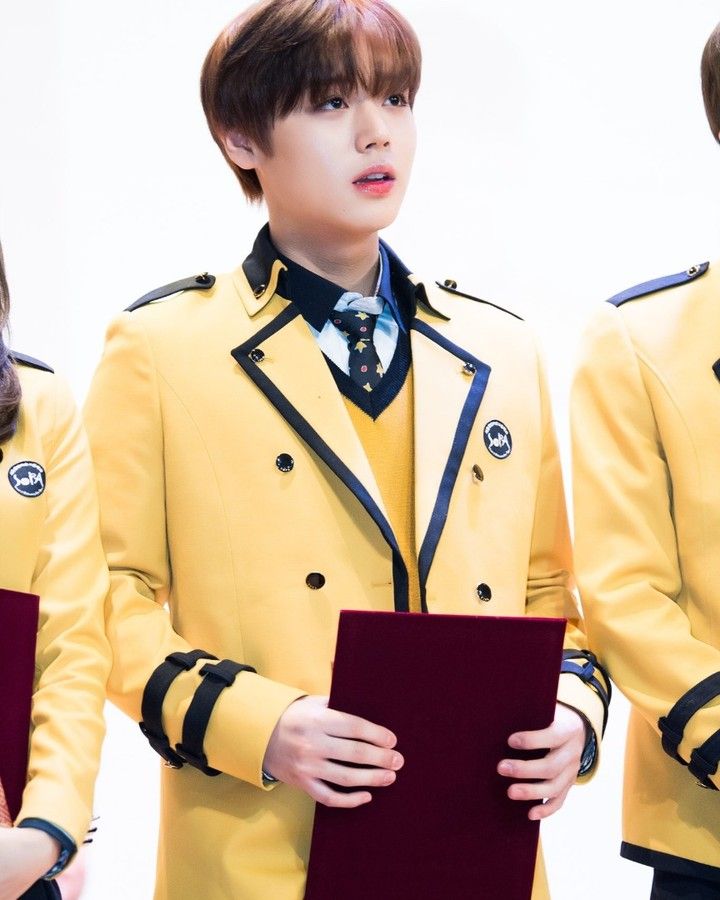 Wanna One Park Jihoon Graduated, Here Are HD Photos of His Graduation