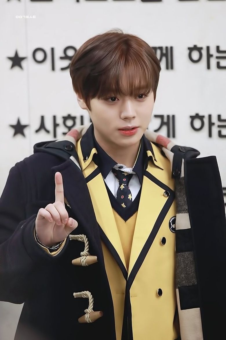 Wanna One Park Jihoon Graduated, Here Are HD Photos of His Graduation