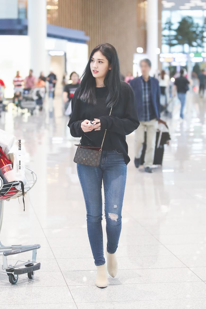 8 Outfits Jeon Somi Wore That Will Make Her Your New Style Icon