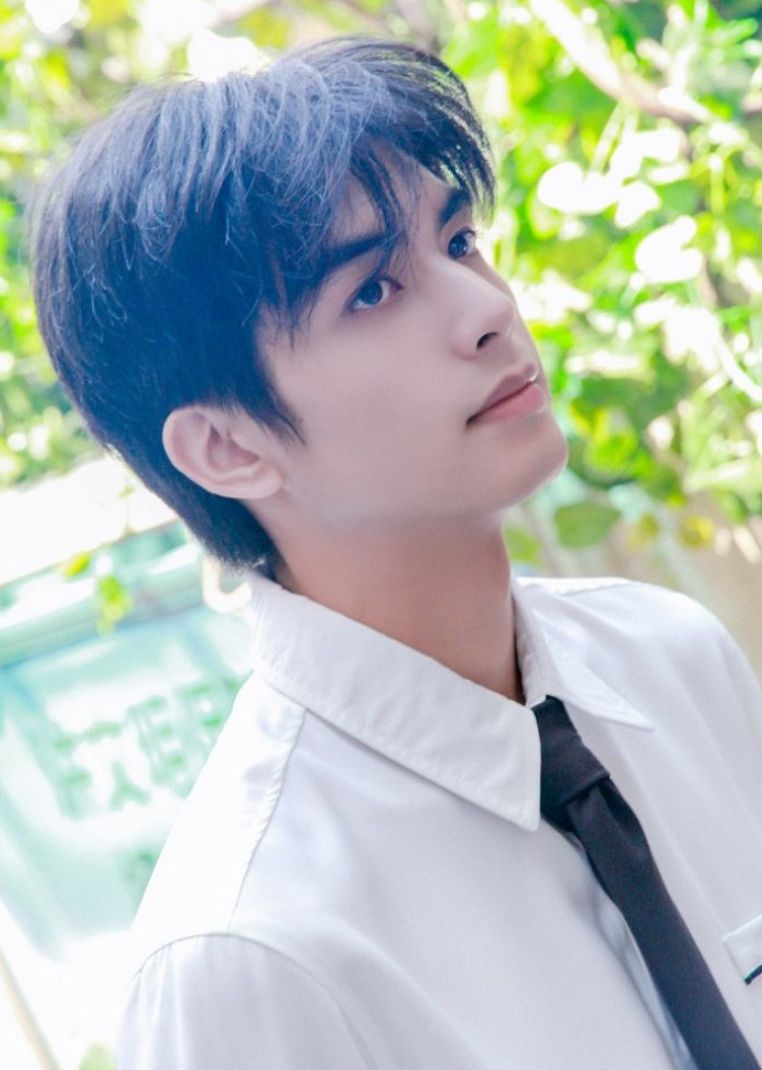 Chinese Actor Is Gaining Attention for Looking like Lee Dong Wook and ...