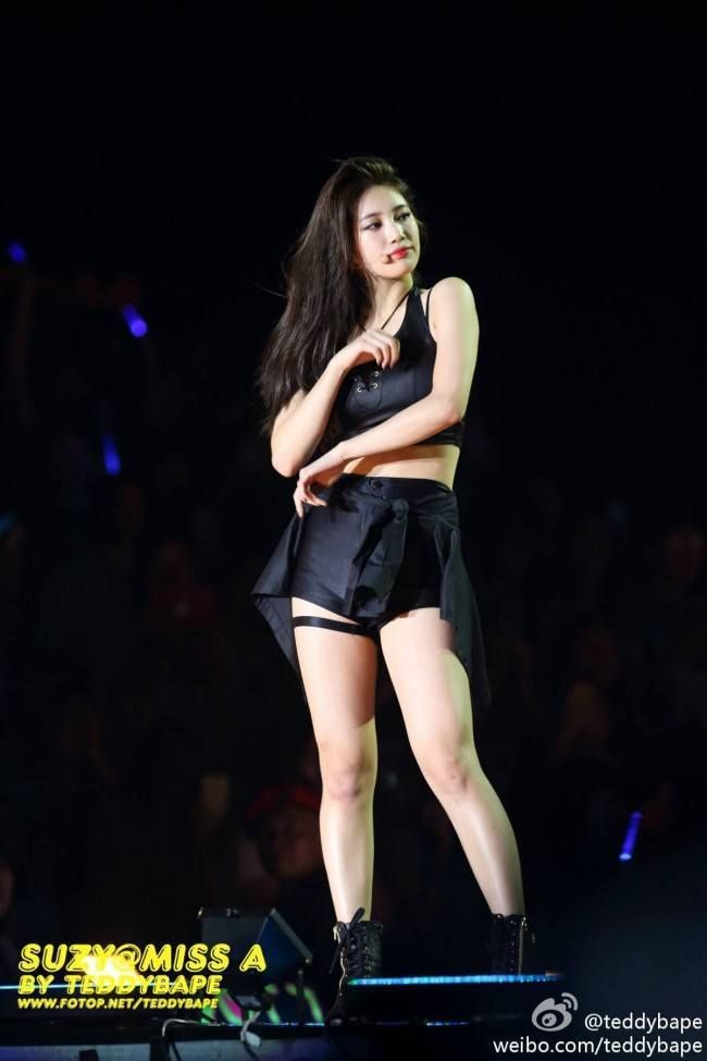 10+ Sexiest Outfits Ever Worn By Suzy