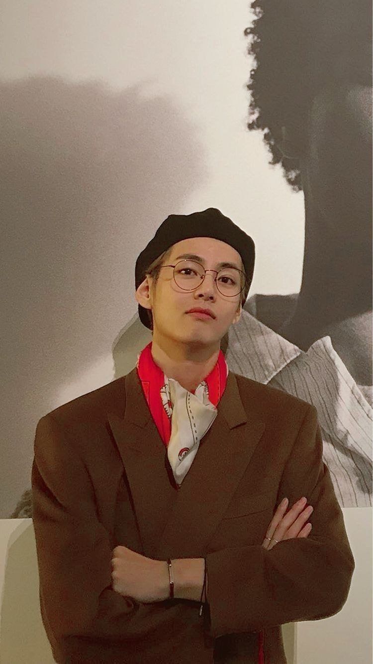 Here's 12 Different Color Berets That BTS's V Can Pull Off Effortlessly ...