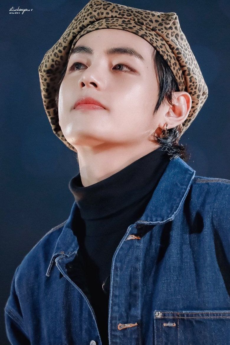 Here's 12 Different Color Berets That BTS's V Can Pull Off Effortlessly ...