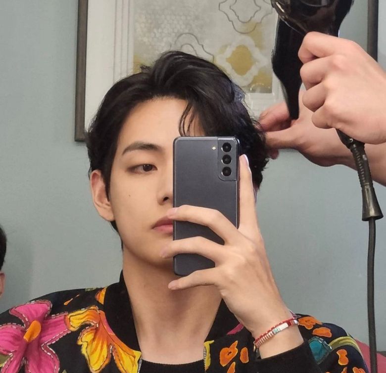 BTS's V Achieves Another First As The First K-Pop Idol To Have A ...