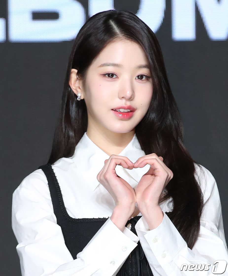 IVE's Jang Wonyoung Stuns In Unedited Press Photos At The Group's ...