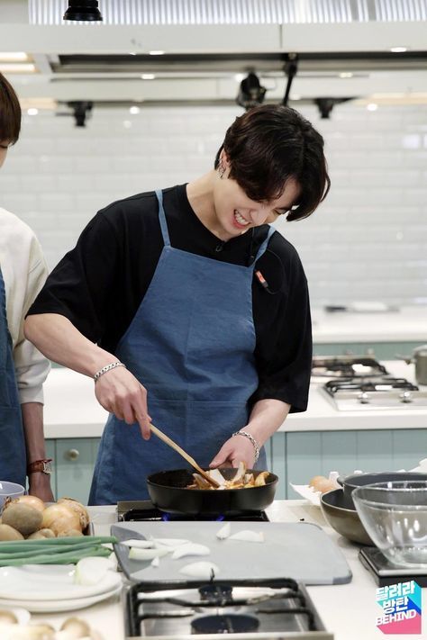 BTS Jungkook’s Cooking Skills Have Improved So Much His Food No Longer ...