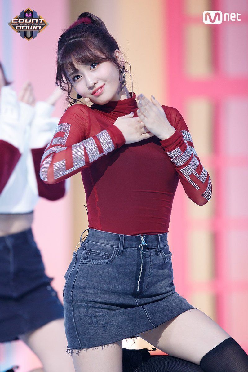6 Random Facts About TWICE's Dance Goddess Momo That Everyone Should ...