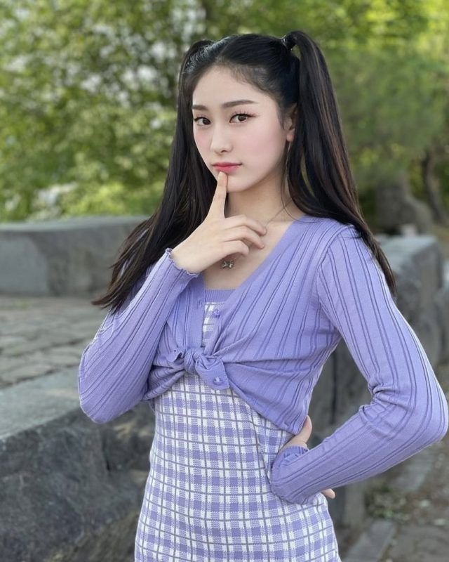 The Only 11 K-Pop Idols That Are Under 155cm (5'1") Tall - Koreaboo