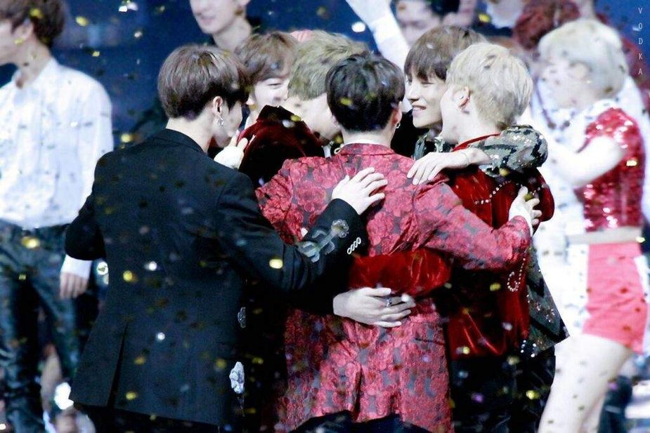 Literally Just 20+ High Definition Photos Of BTS Hugging Each Other ...