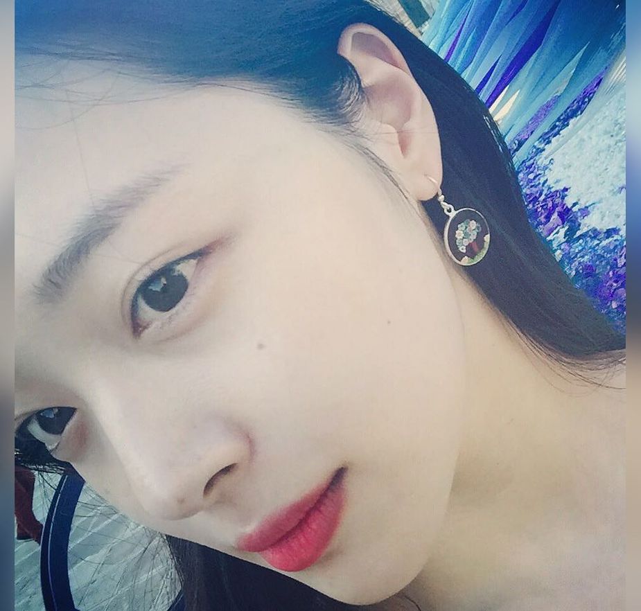 Sulli opens her first public Instagram after leaving f(x)