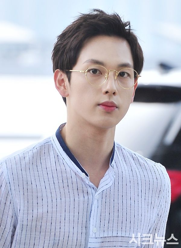 ZE:A's Siwan turns out to be shorter than he looks in photos - Koreaboo