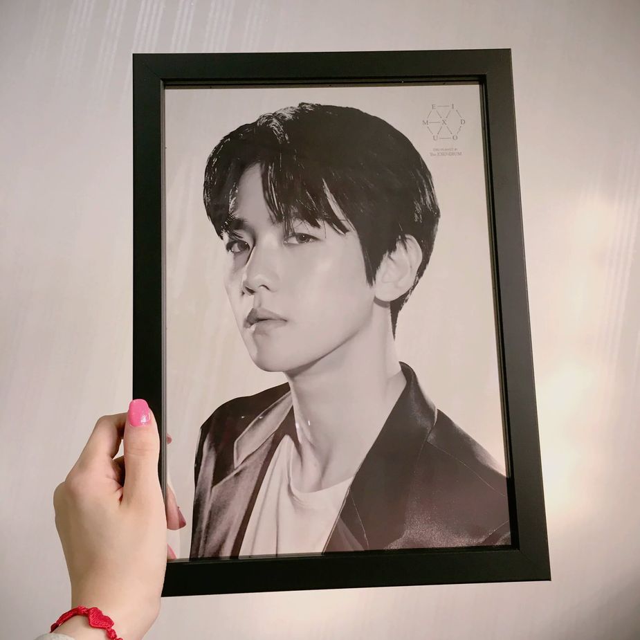 Fans are in love with EXO's new concert merchandise: framed ...