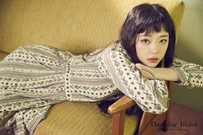 Sulli travels back to the past in retro style photoshoot - Koreaboo