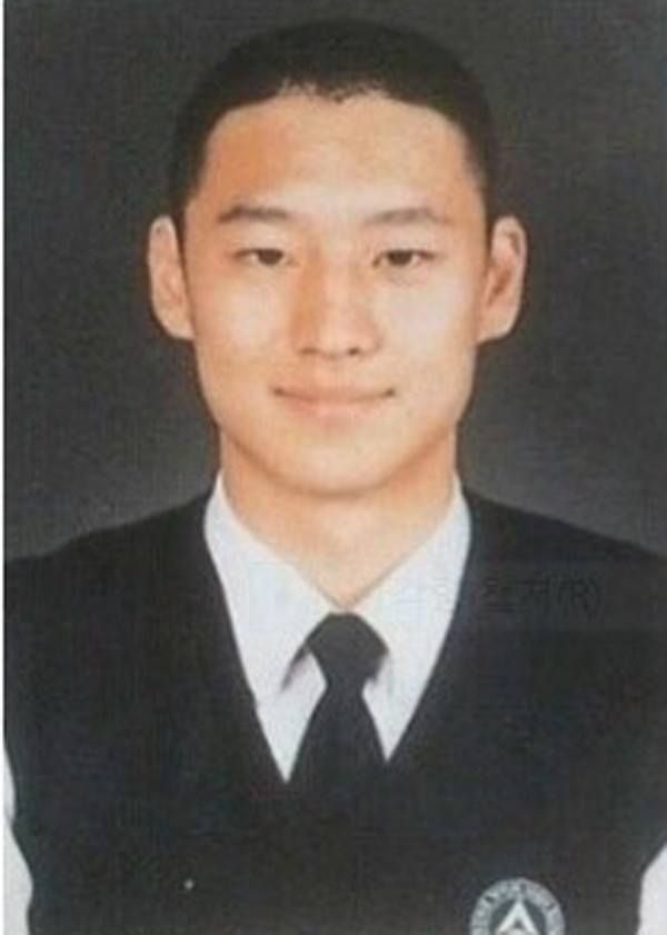 Fans unveil actors' graduation photos [13 PHOTOS] - Koreaboo