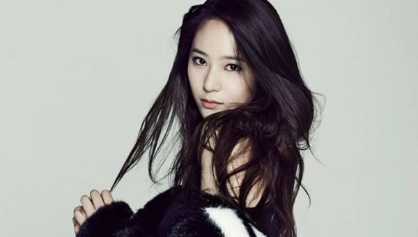 Krystal impresses with a completely new look on the cover of ELLE ...