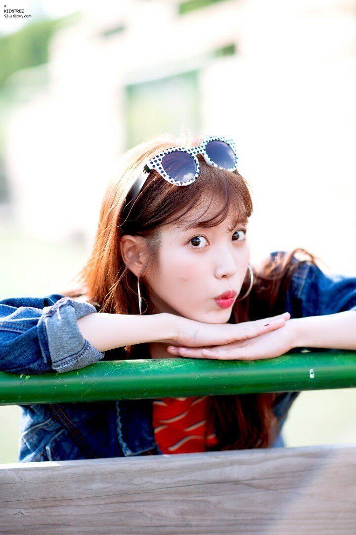 IU dresses up like a hippie in this 70s themed photoshoot you never ...