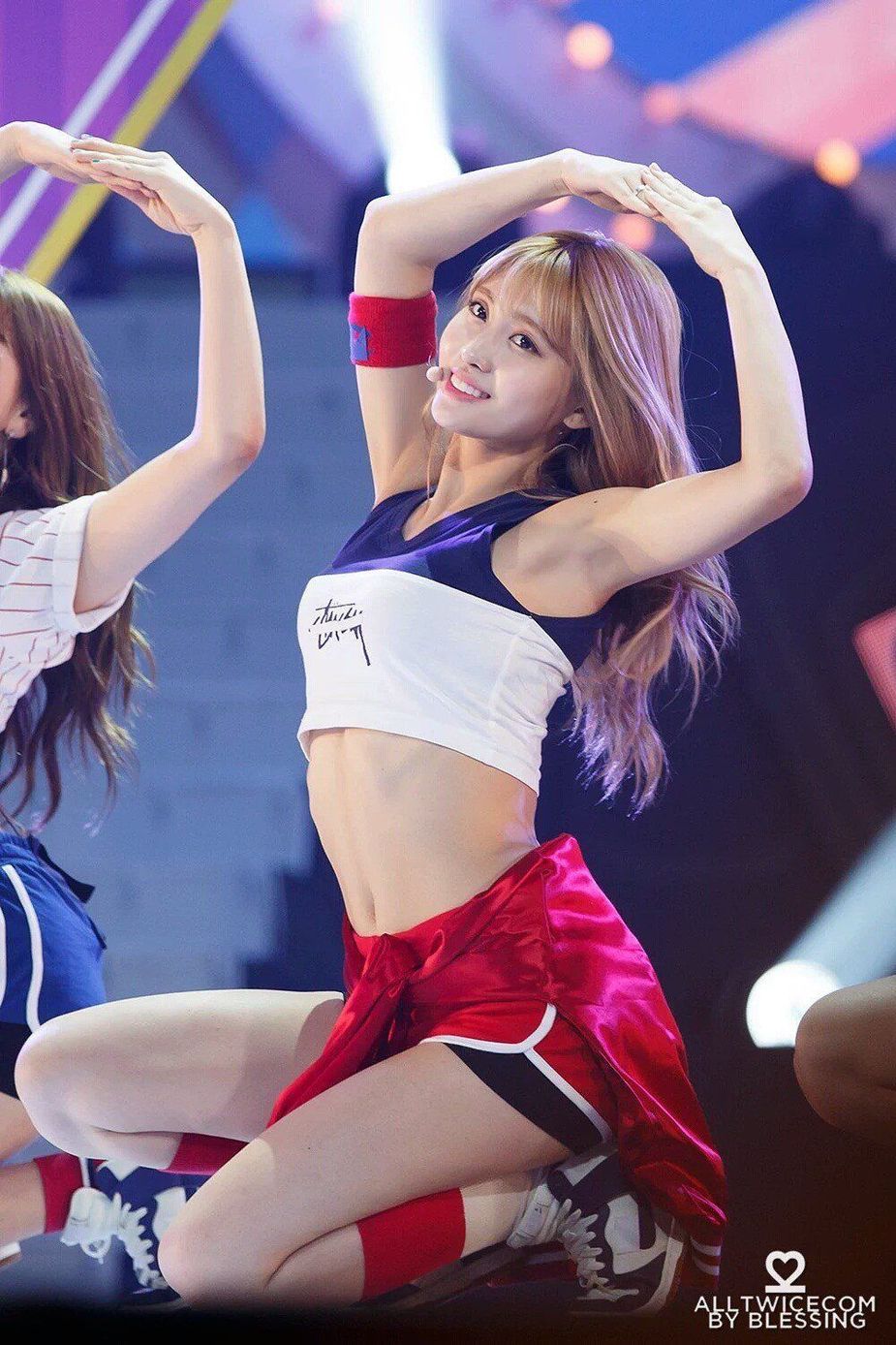 10 Times Momo Revealed Her Sexy Toned Abs