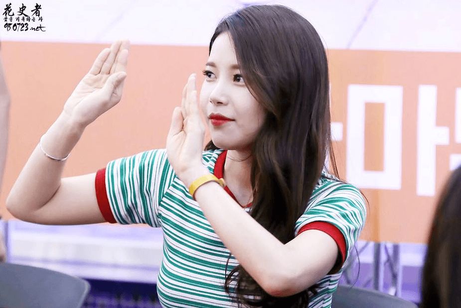 Fans Are In Love With Solar's Unique Way of Waving