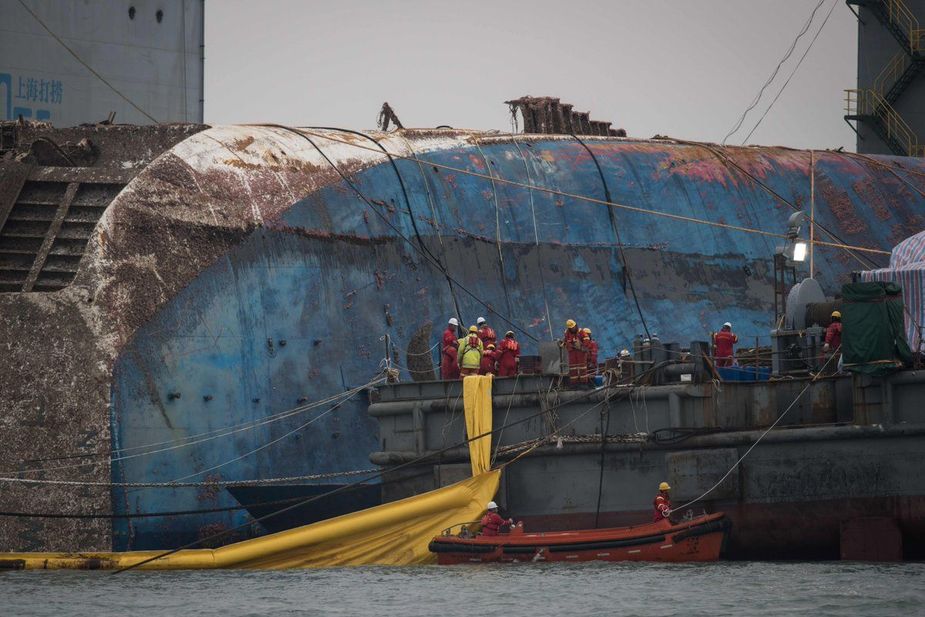 BREAKING] 1 of the 9 missing Sewol passengers bodies has been found ...