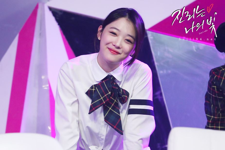 15 Photos That Perfectly Illustrate Why Sulli Is Called A "Human Peach ...