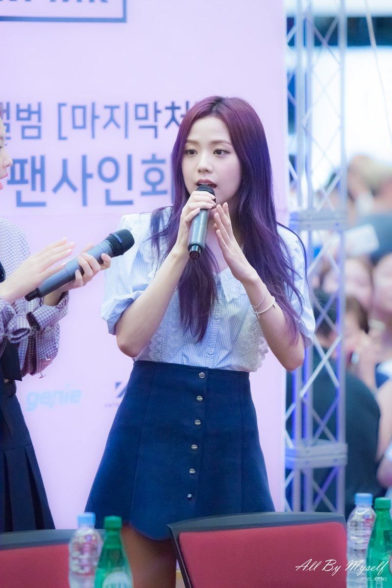 7 Photos of BLACKPINK Jisoo's Enchanting Purple Hair Will Put You Under ...