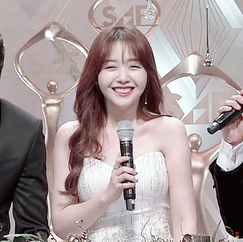 10 Photos That Prove Girl's Day Minah Has The Prettiest Shoulder Line ...