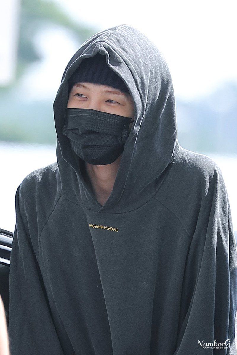 G-Dragon Debuts Brand New Hair Color Just For European Fans - Koreaboo