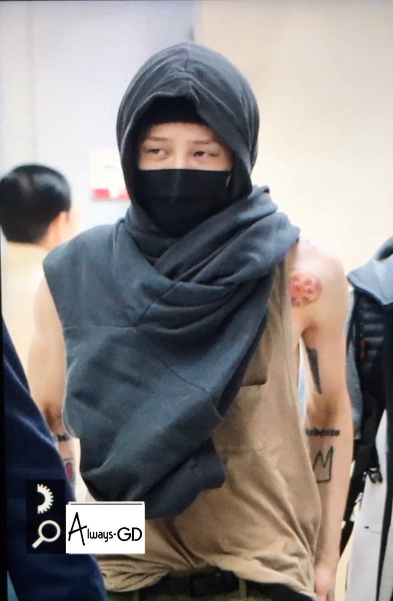 G-Dragon Debuts Brand New Hair Color Just For European Fans - Koreaboo