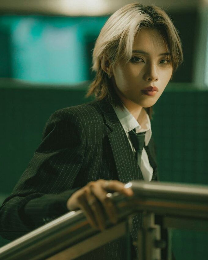 Androgynous Androgynous