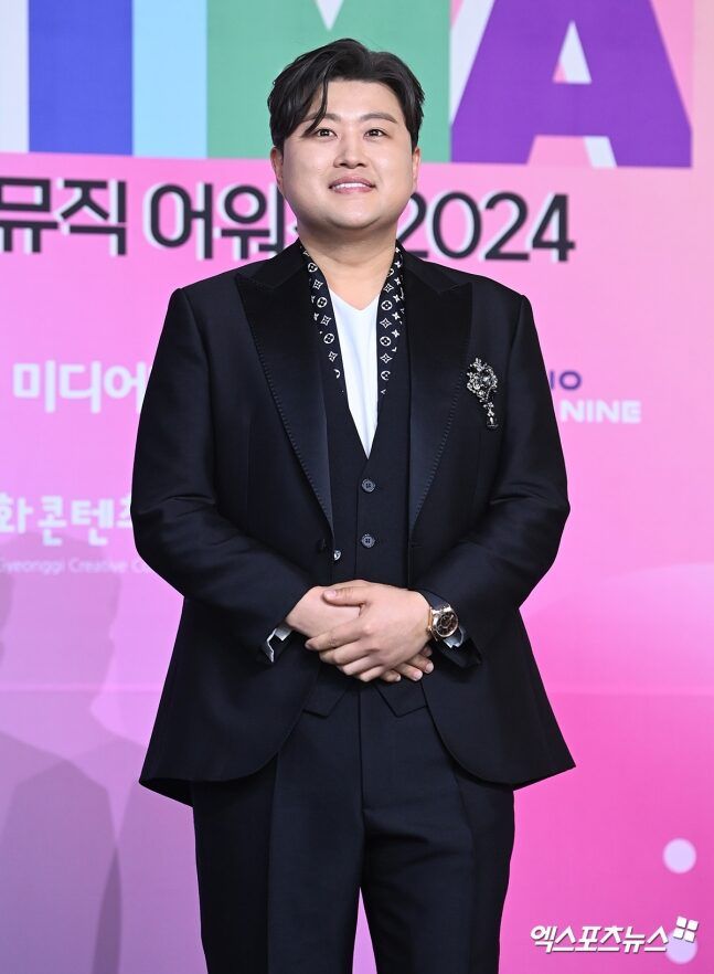 Popular Singer Caught Switching Clothes With Manager After DUI Crash To ...