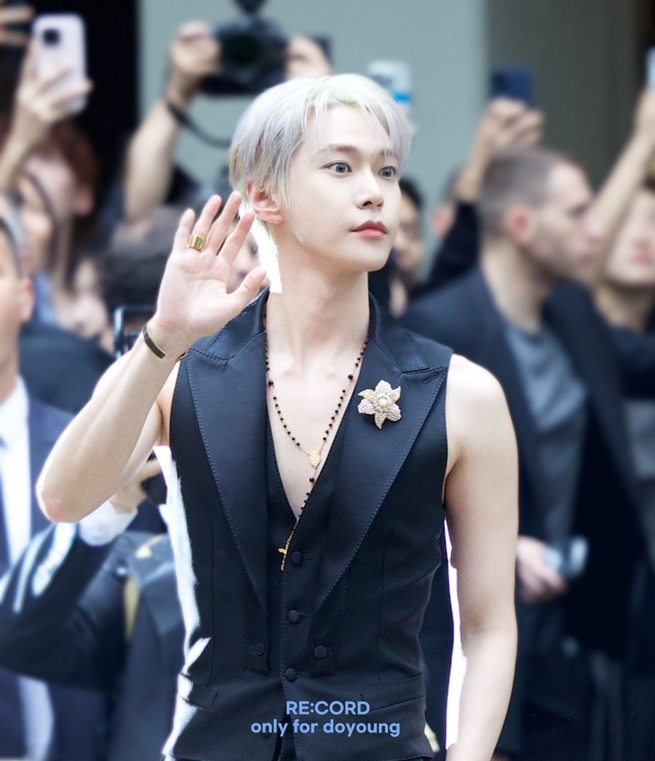 Third-Generation Idol Has Officially Entered His Legendary Hair Era ...