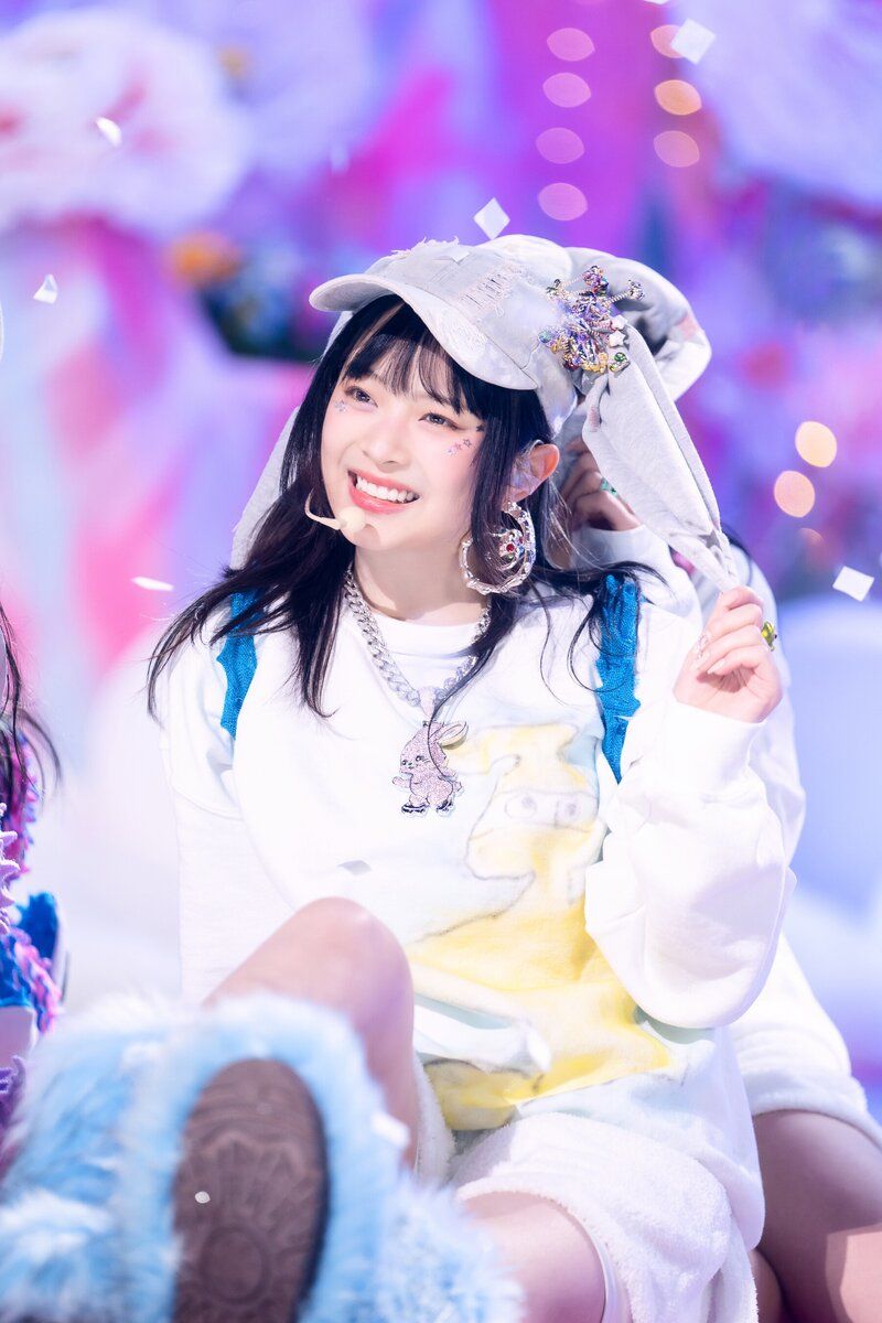 HYBE Labels’ Top 10 Best Female Singers, Ranked - Koreaboo