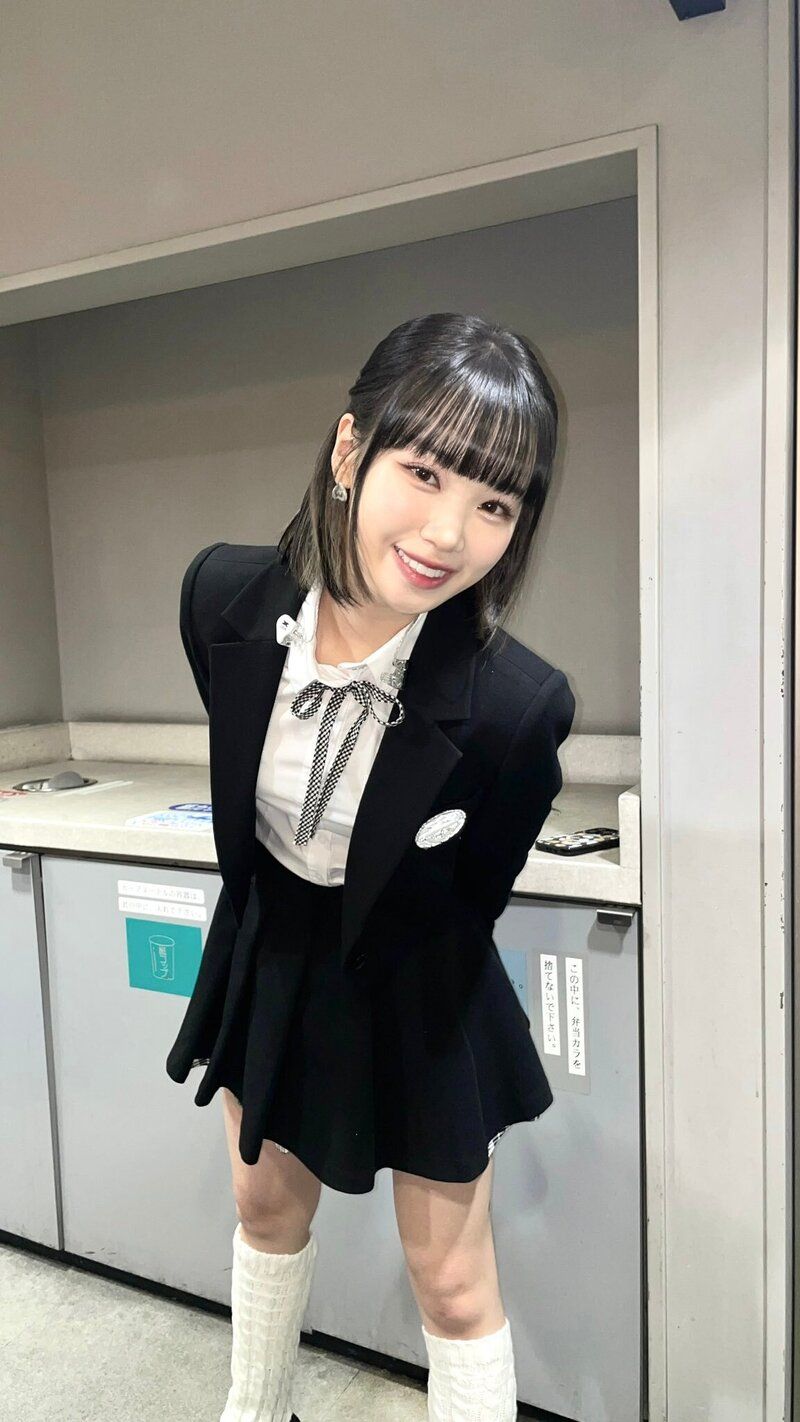 LE SSERAFIM's Chaewon Stuns Fans With Her Muscular Physique In Magazine ...