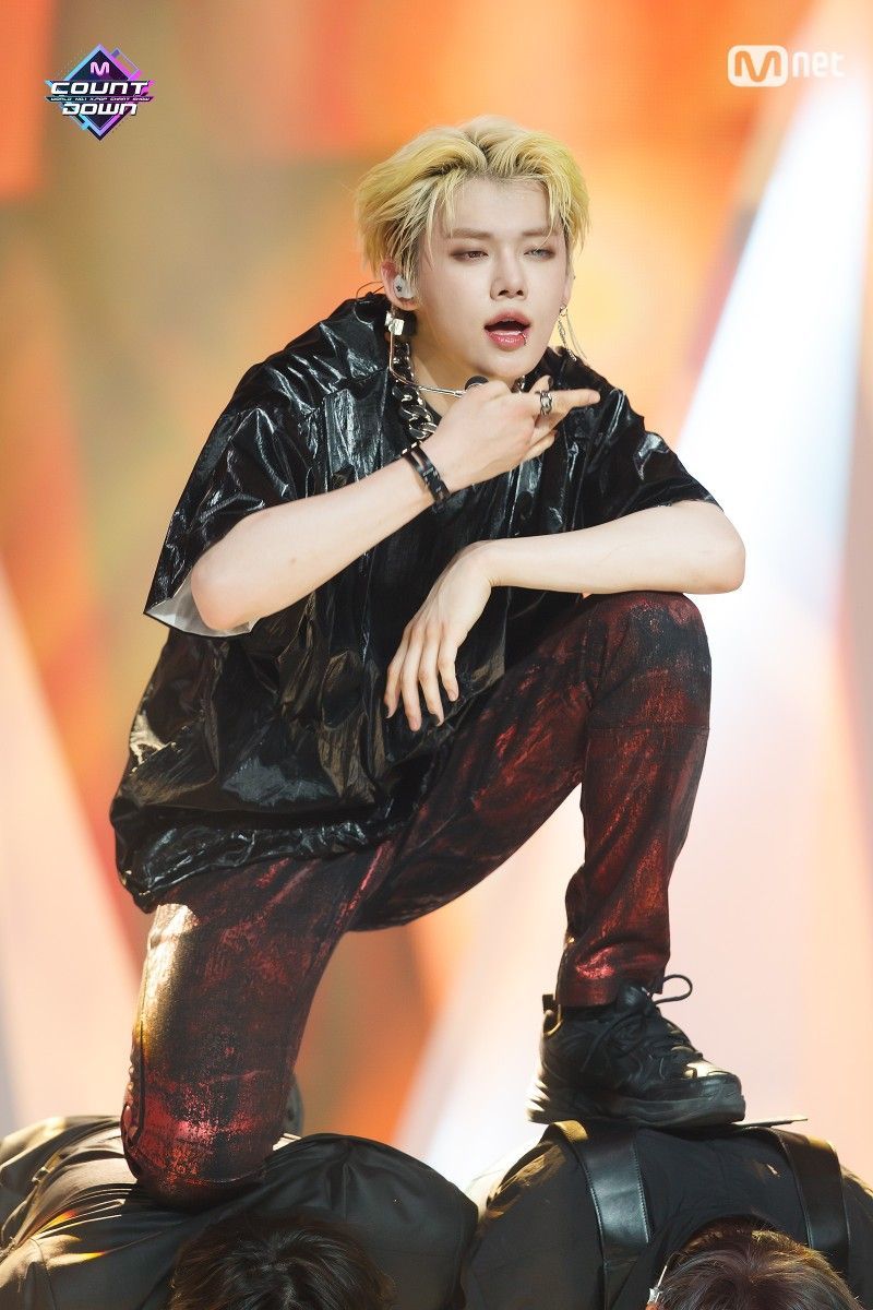 Here Are 7 Male Idols Who Give Off Vampire Vibes - Koreaboo