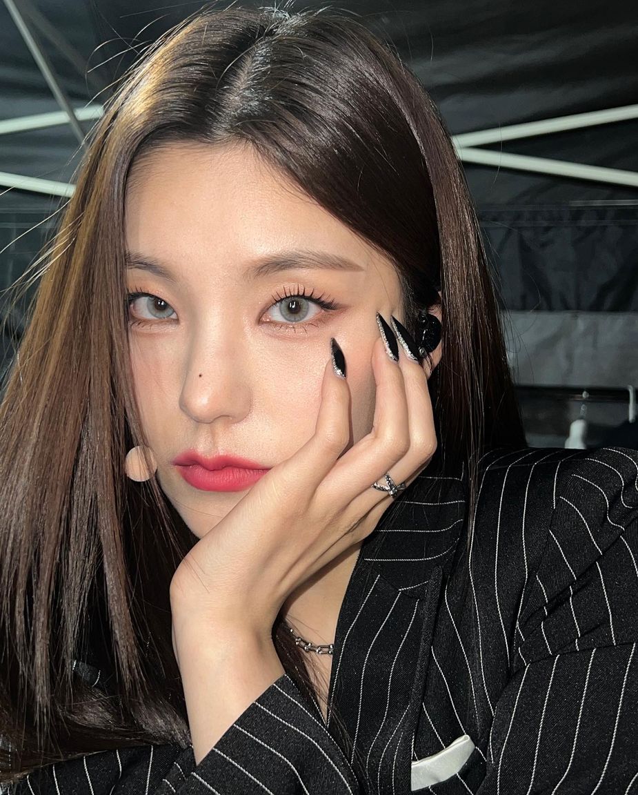 ITZY's Yeji Surprises Netizens With A Change To Her Appearance - Koreaboo