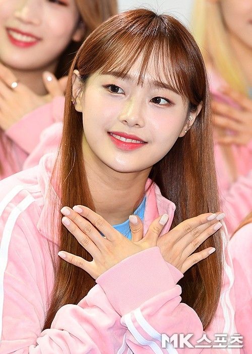 Chuu Gains Attention For Her Subtle Makeup Change That Made A Noticeable Impact - Koreaboo
