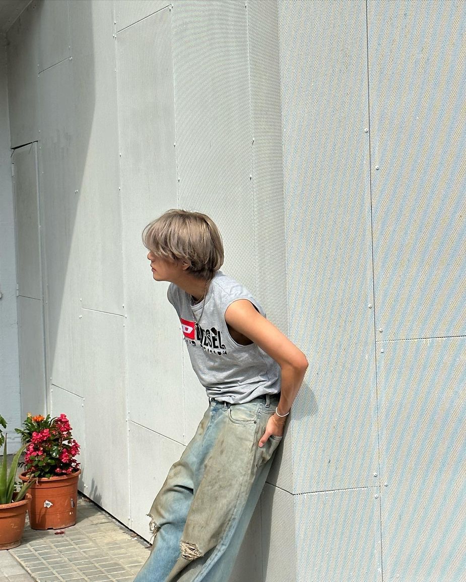 BTS's V Has Netizens Swooning After Debuting A New Color During A Live ...