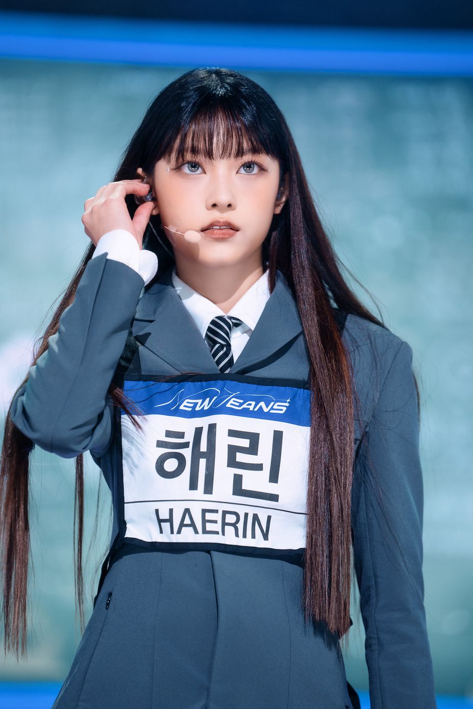 NewJeans Fans Can't Decide What They Like Better: Haerin With Black ...