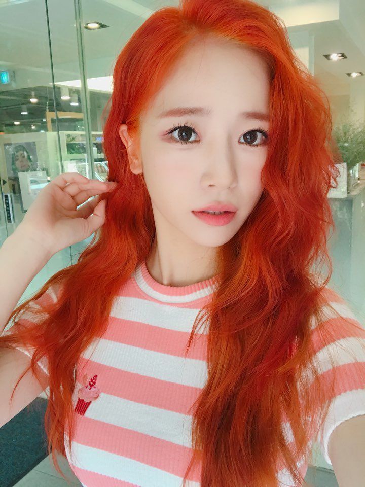 16 Female K-Pop Idols Who Slayed With Red Hair - Koreaboo