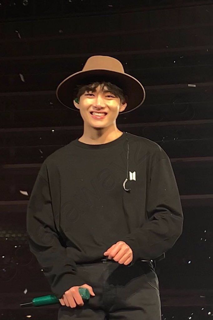 10 Fan-Taken Photos Of BTS's V That Prove He's Even More Gorgeous In ...