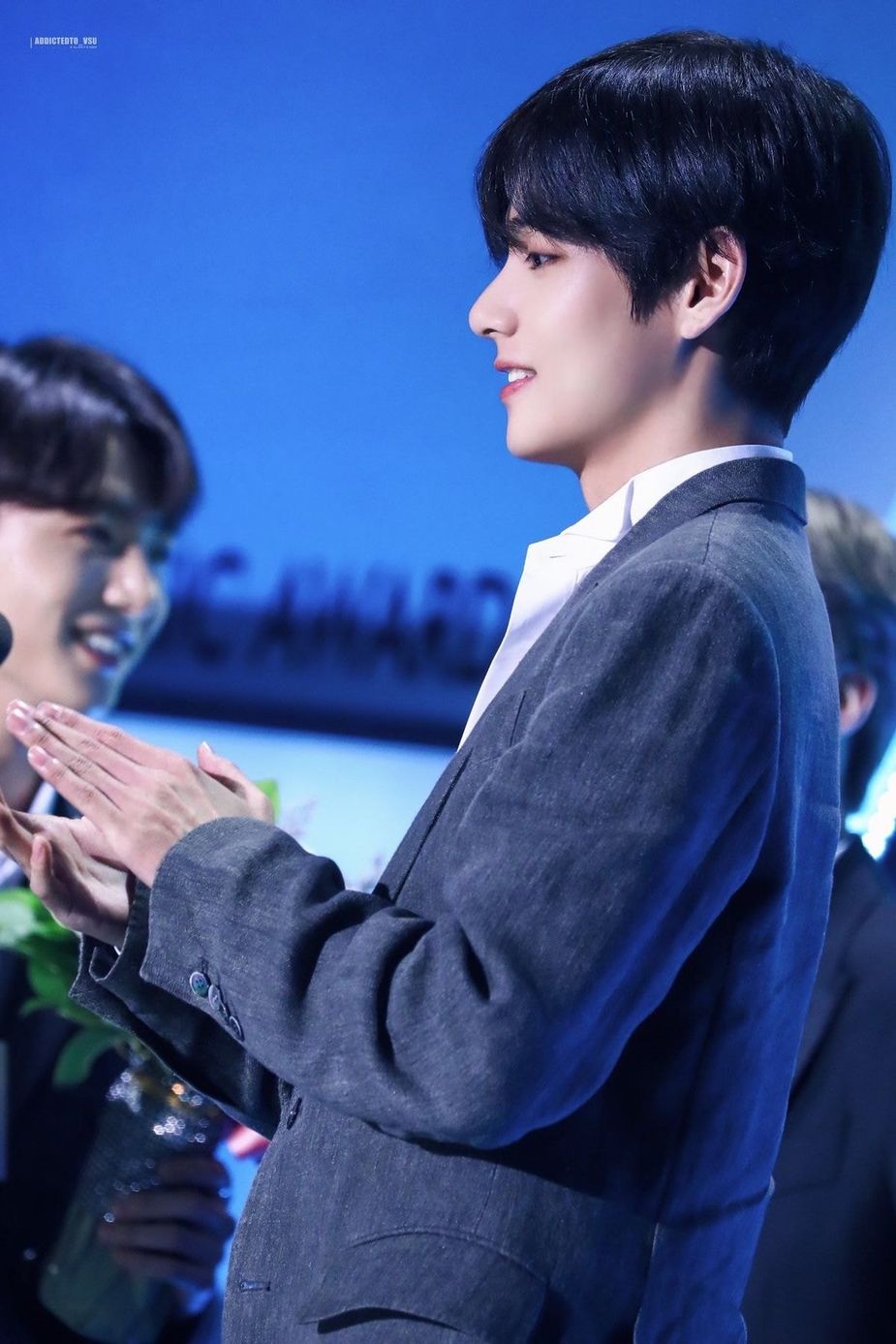 16 Pictures Of BTS's V's Gorgeous Fingers That Will Surely Cast A Spell ...