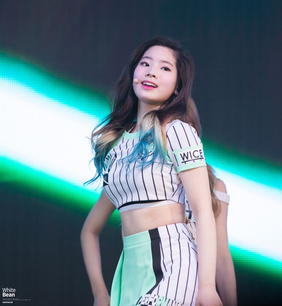 25 heart-stopping times TWICE members revealed their abs