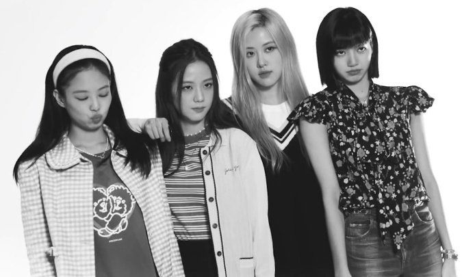 Here's Why BLACKPINK's Rosé Always Poses Like This In Group Photos ...