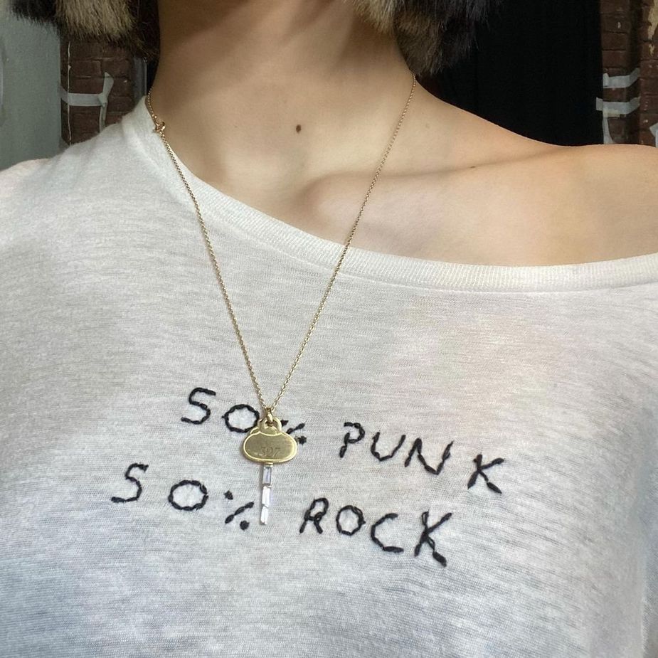 5 Times BLACKPINK's Lisa Wore Shirts With The Most Iconic Quotes - Koreaboo