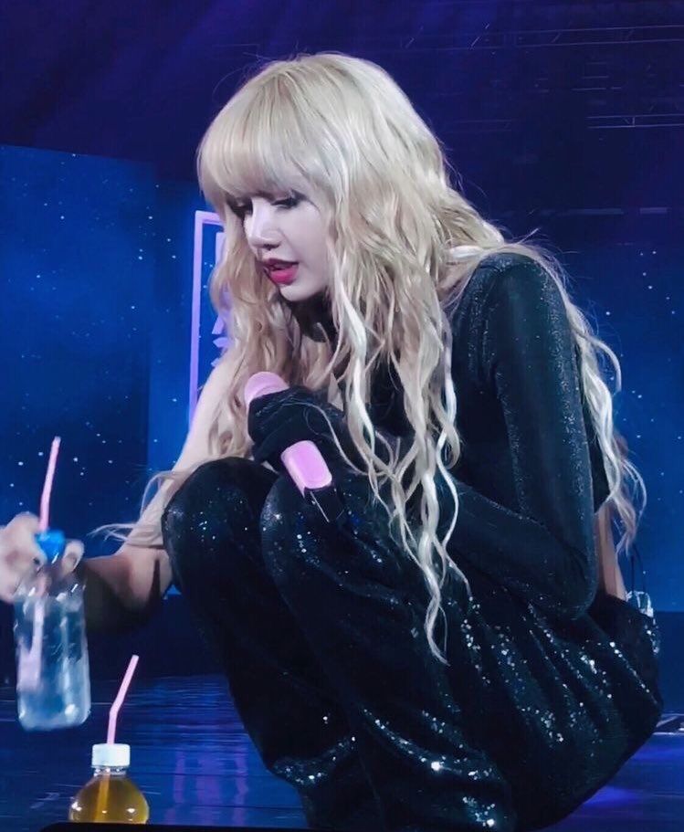 13 Unedited Moments Showing What BLACKPINK's Lisa Actually Looks Like ...