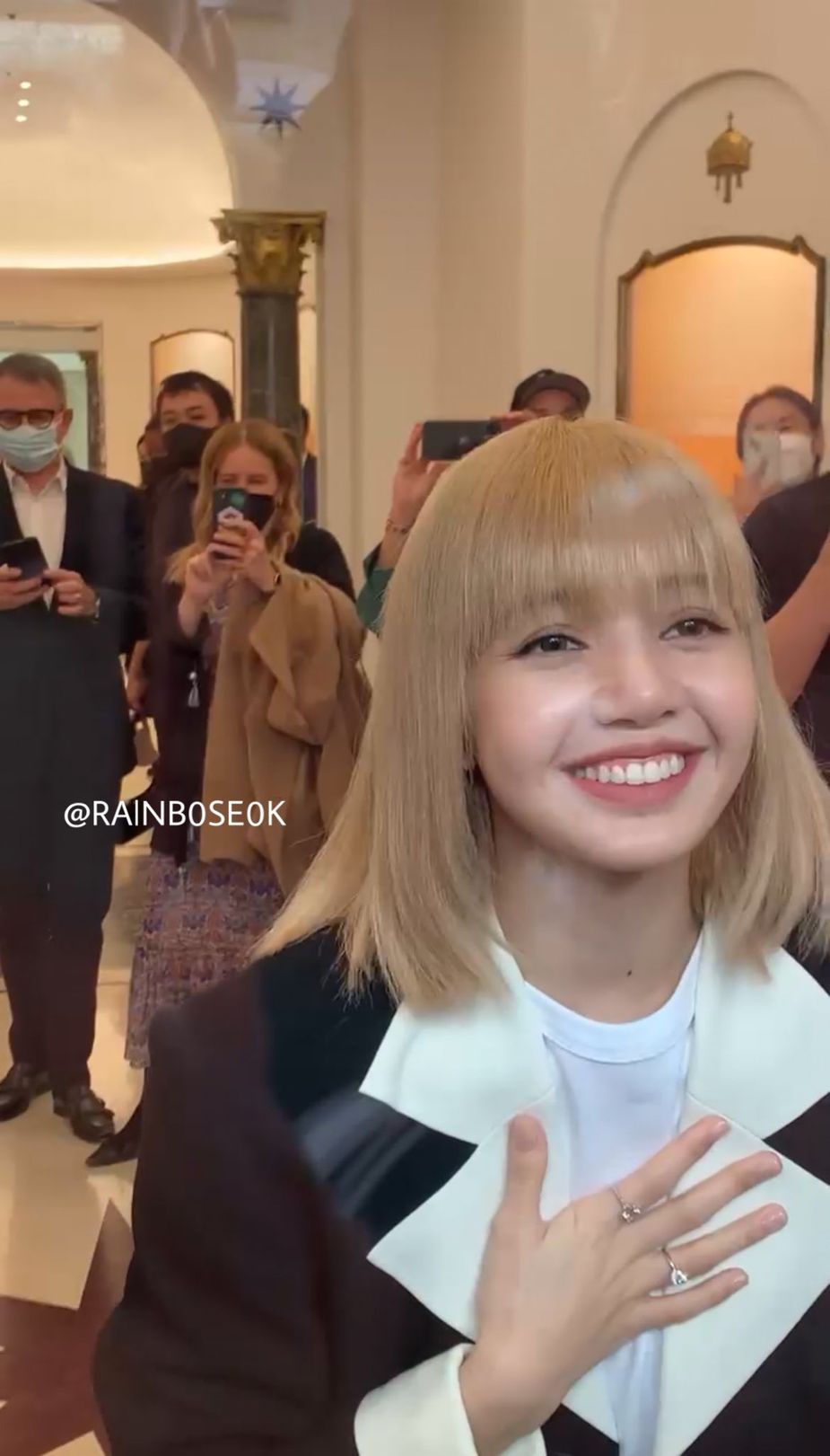 BLACKPINK's Lisa Stuns Fans With Her Real Life Visuals In Rome—Here's ...