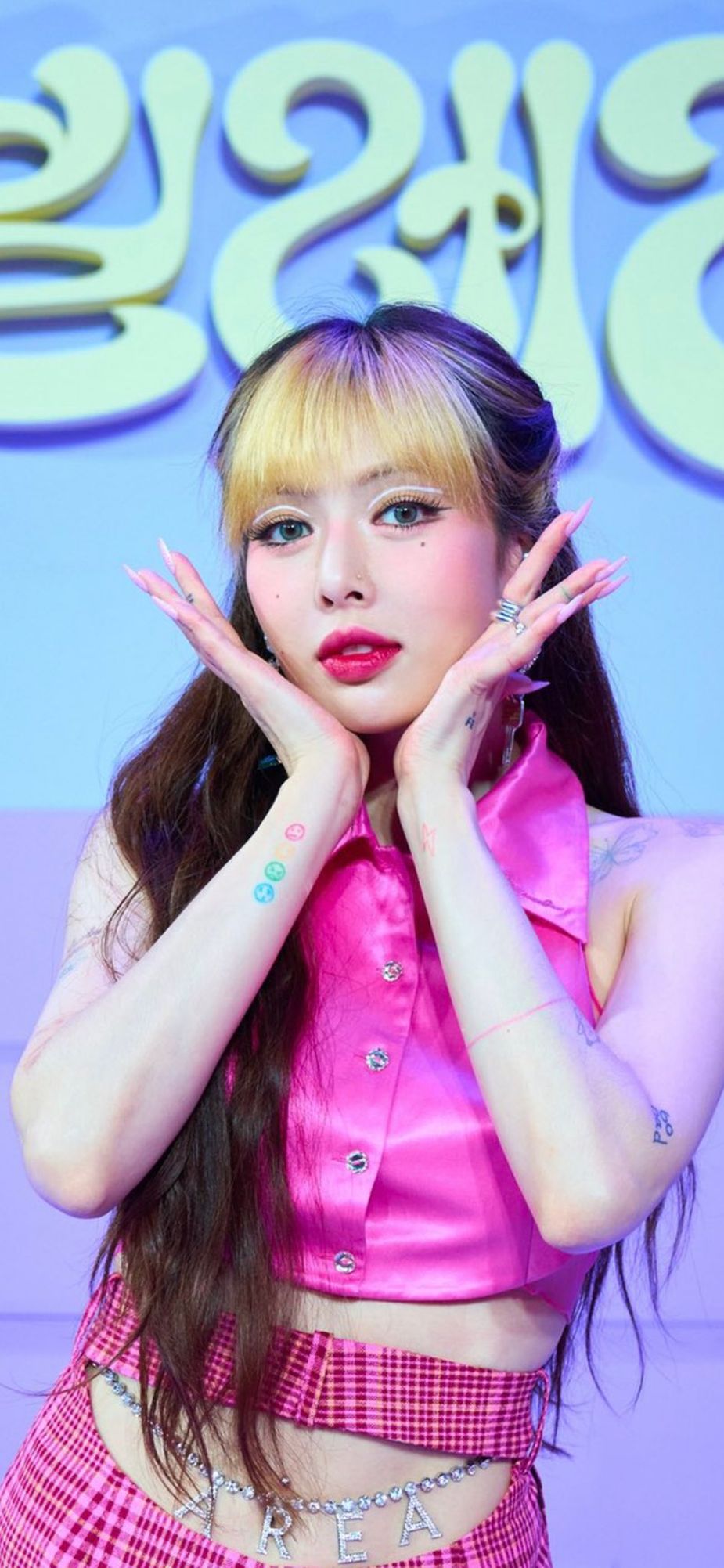 HyunA Looks Completely Different With Soft, Korean Style Makeup And ...